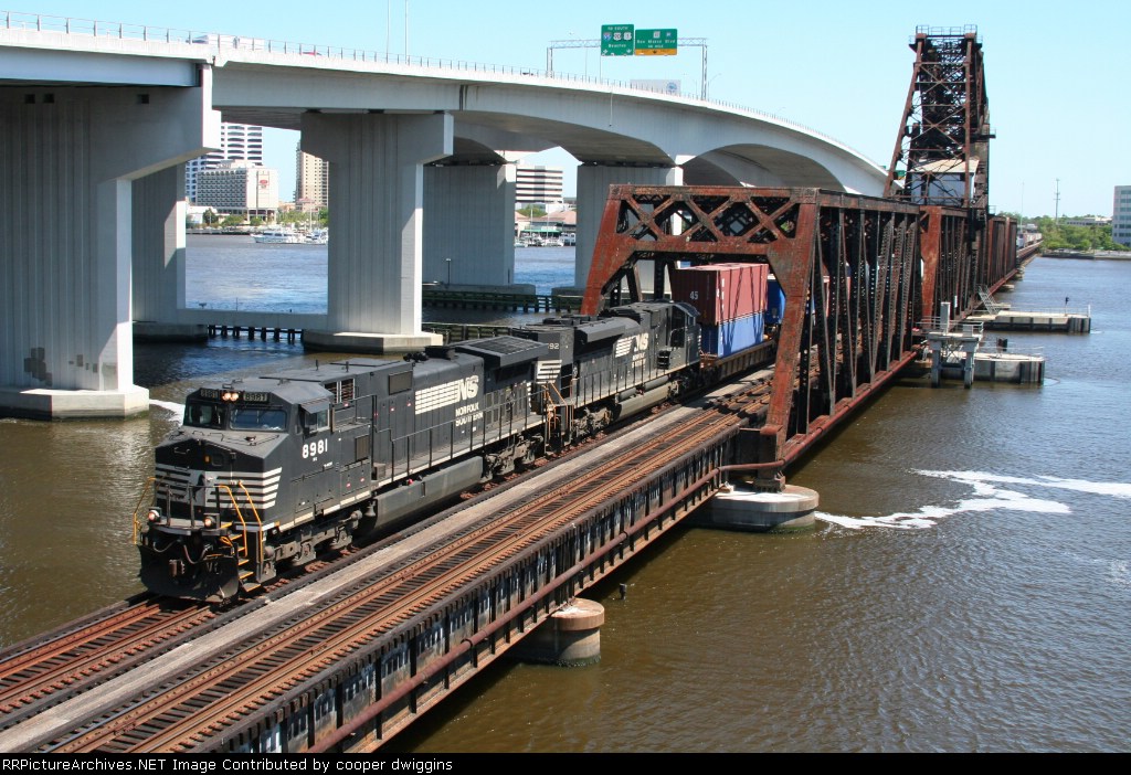 NS210 crosses the St. Johns river in the shadow of CSX's HQ